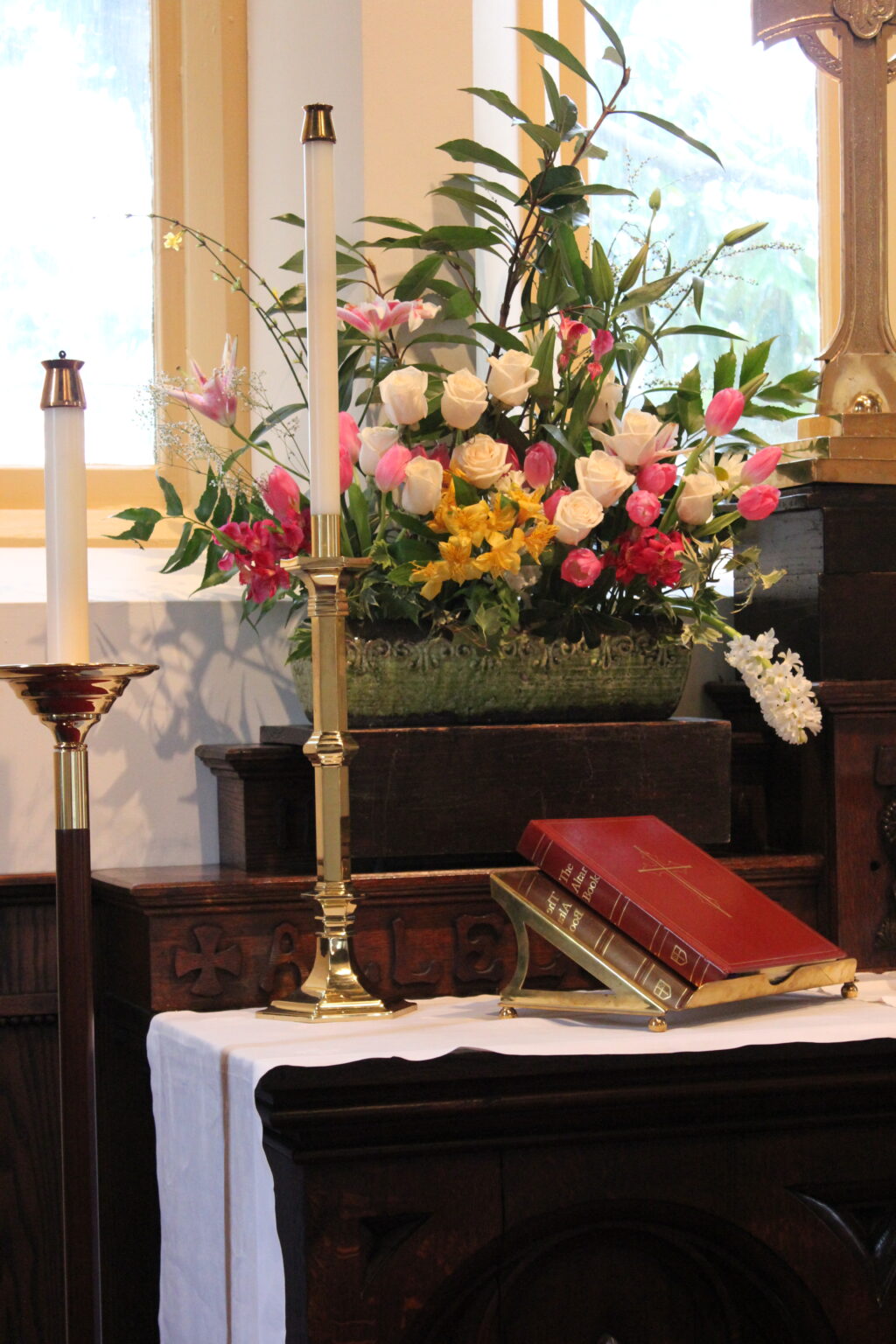 Flower Guild – Chapel of the Cross